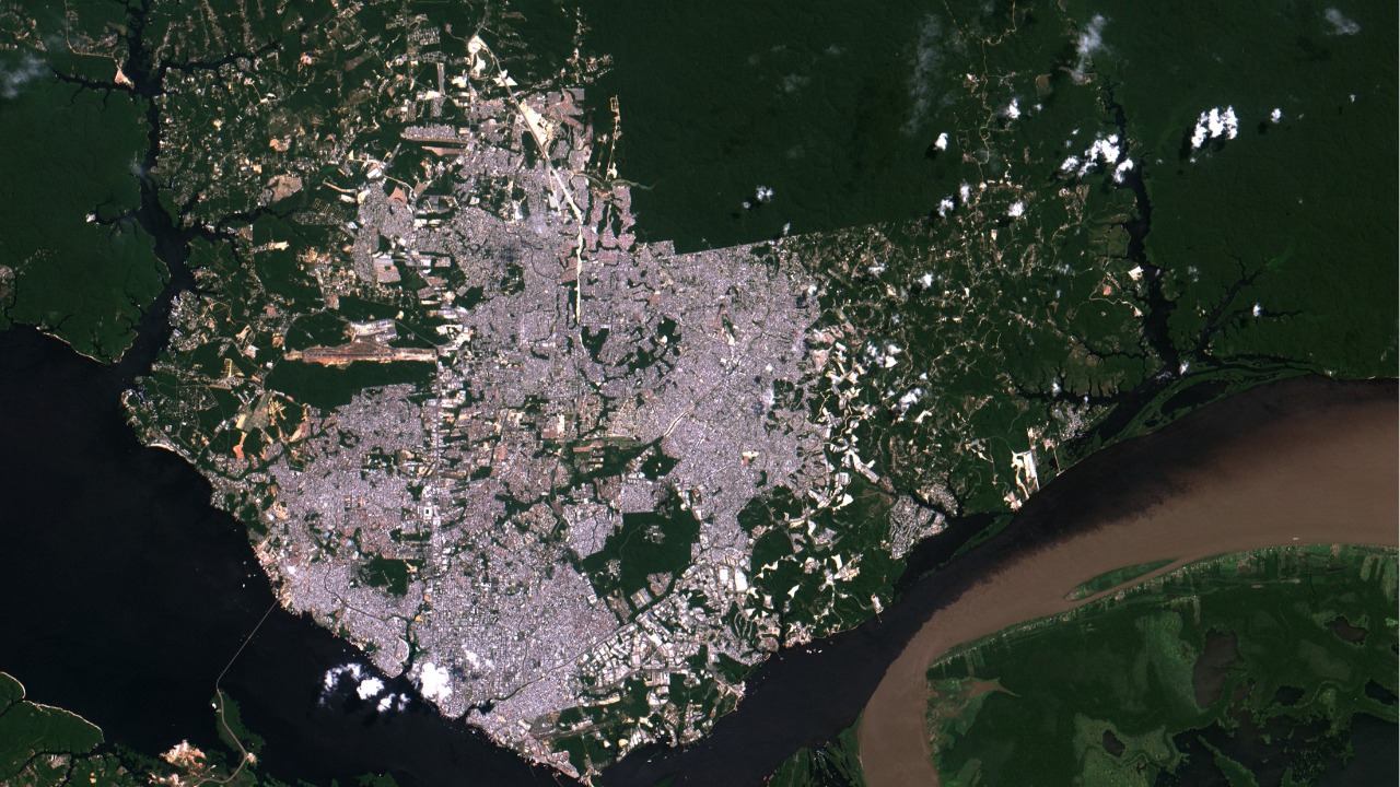 Smoke from Brazil Amazon rainforest fires suffocates Manaus, the ...