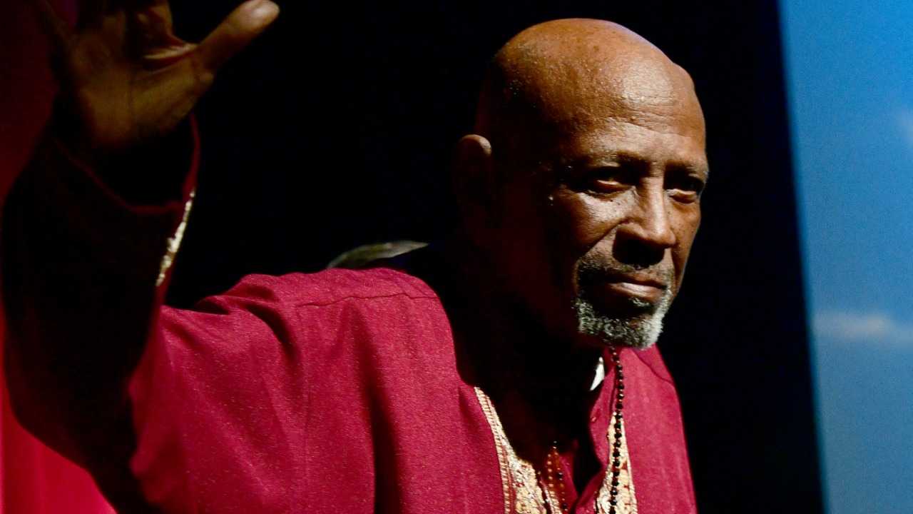 The first black man to win supporting actor at the Oscars Louis Gossett ...