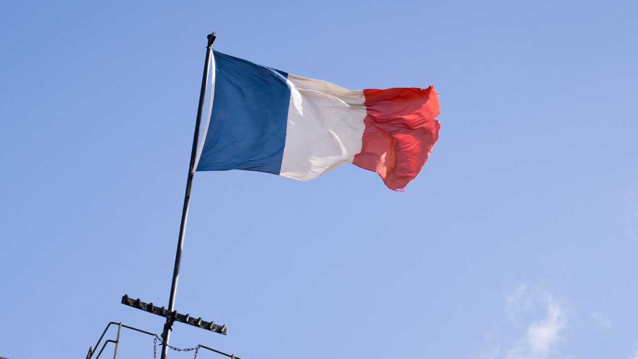Three French prison officers killed as inmate escapes from van - Info3 ...